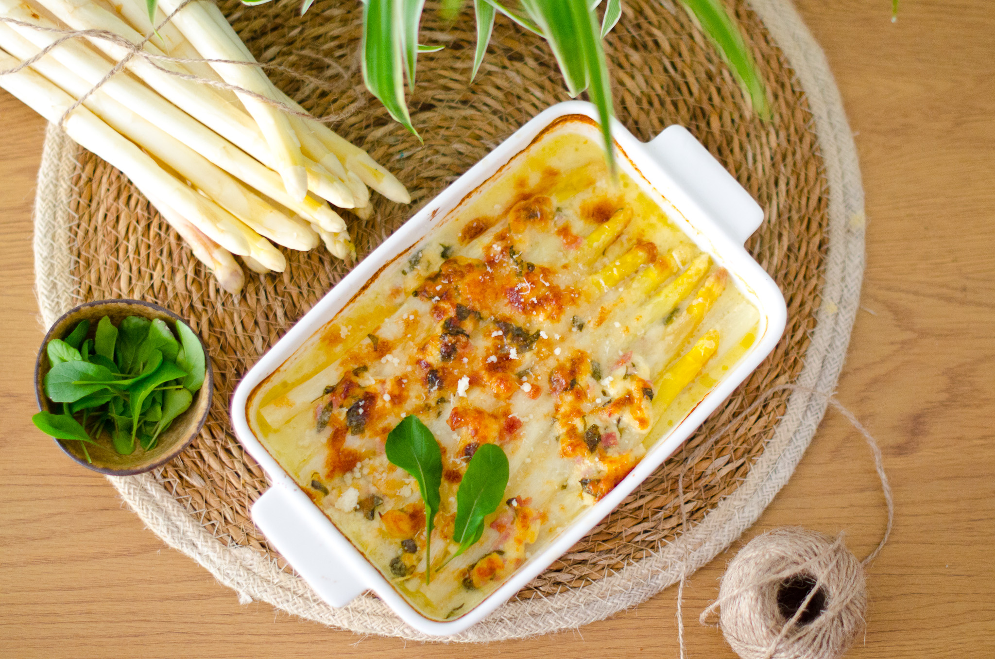 zapekana spargla s bryndzou